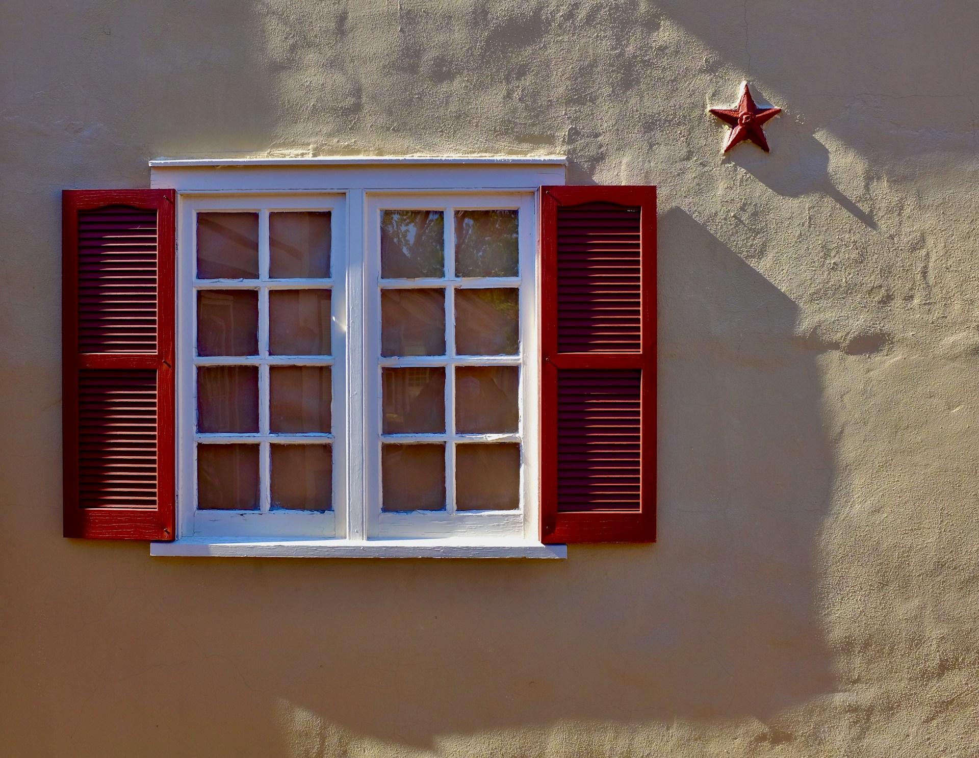 How to Choose the Right Hurricane Shutter Material